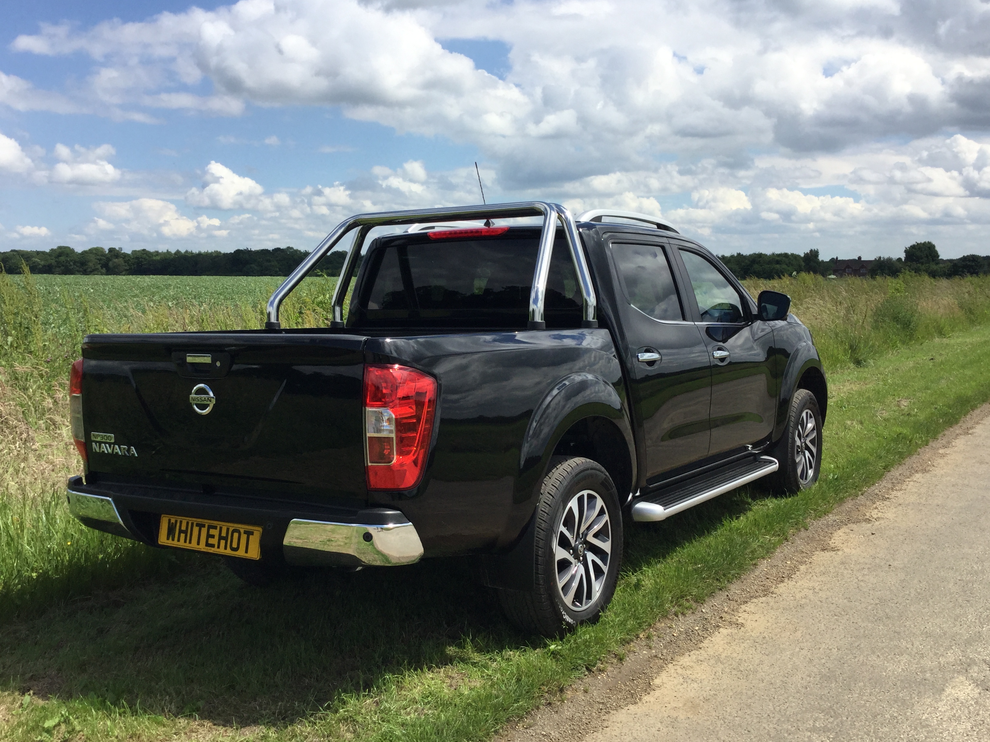 Nissan Navara external 2 - White Hot VansWhite Hot Vans