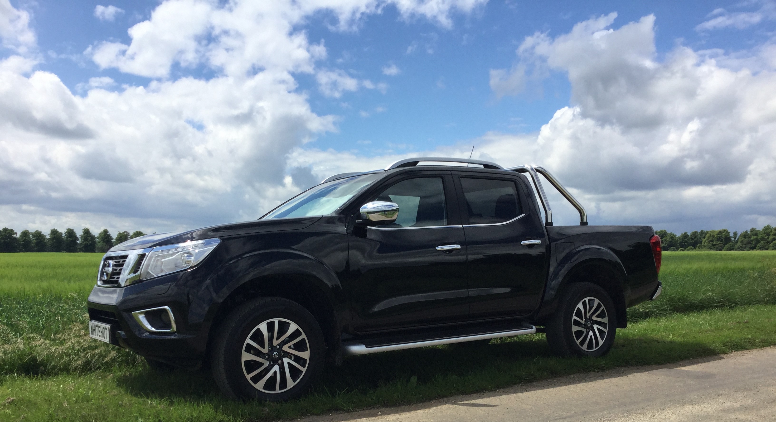 Nissan Navara external 8 - White Hot VansWhite Hot Vans